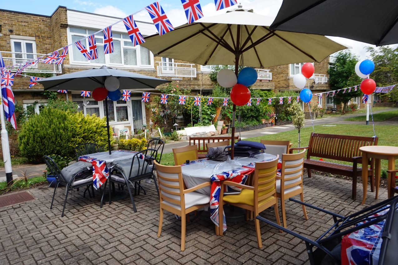 MTVH residents celebrate Queen’s Platinum Jubilee - Metropolitan Thames ...